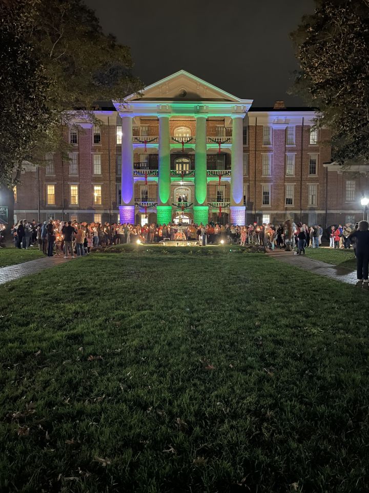 WPU hosts annual tree lighting – Peace Times Media